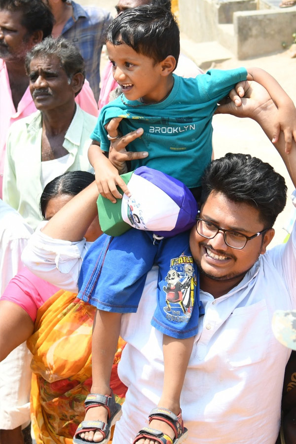 మేమంతా సిద్ధం@ డే10: ప్రజలతో సీఎం జగన్‌ మమేకం (ఫొటోలు) | CM YS Jagan Memantha Siddham Bus Yatra ...